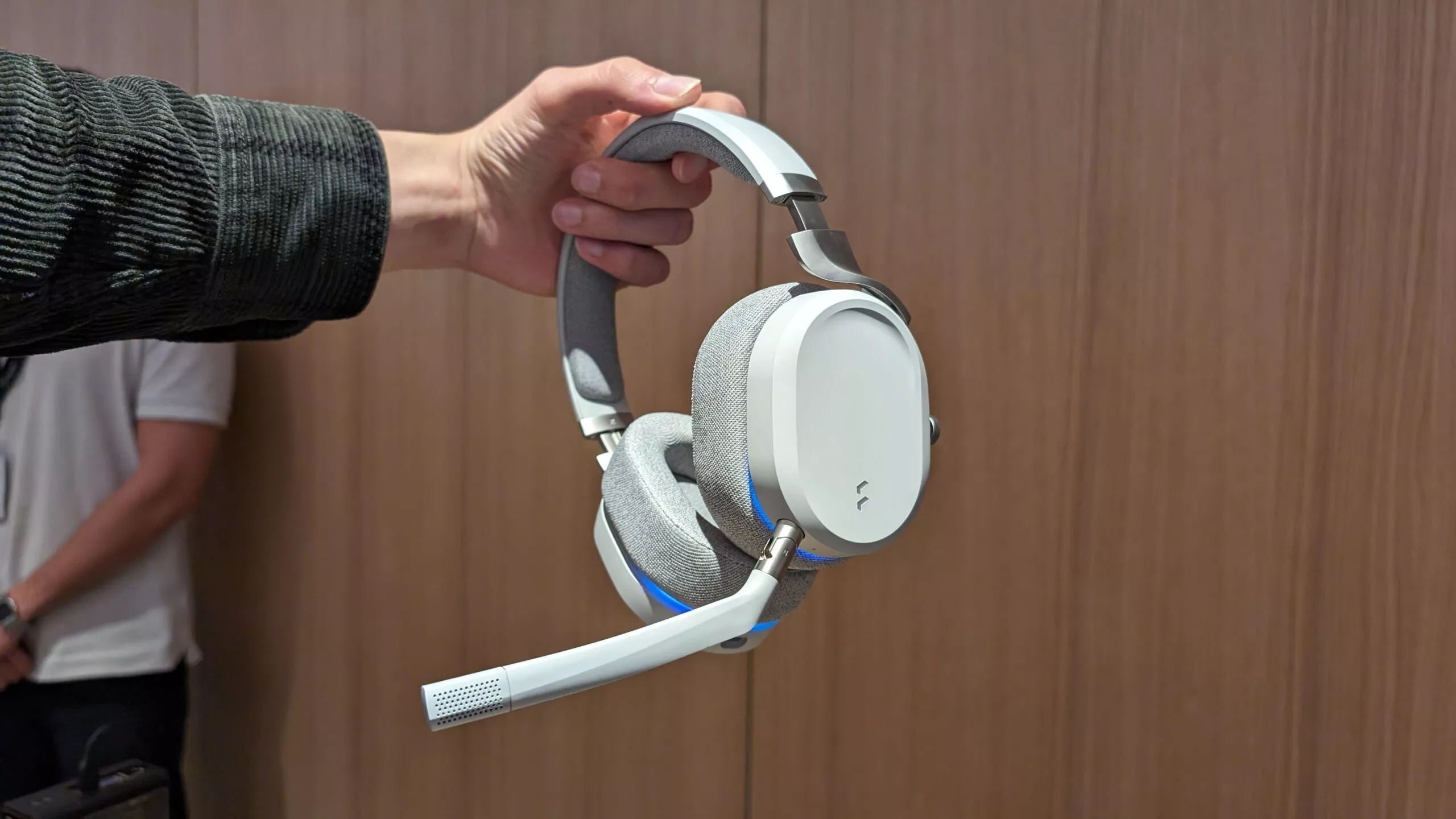 Fractal presents the Scape gaming headset at Computex 2024, available ...